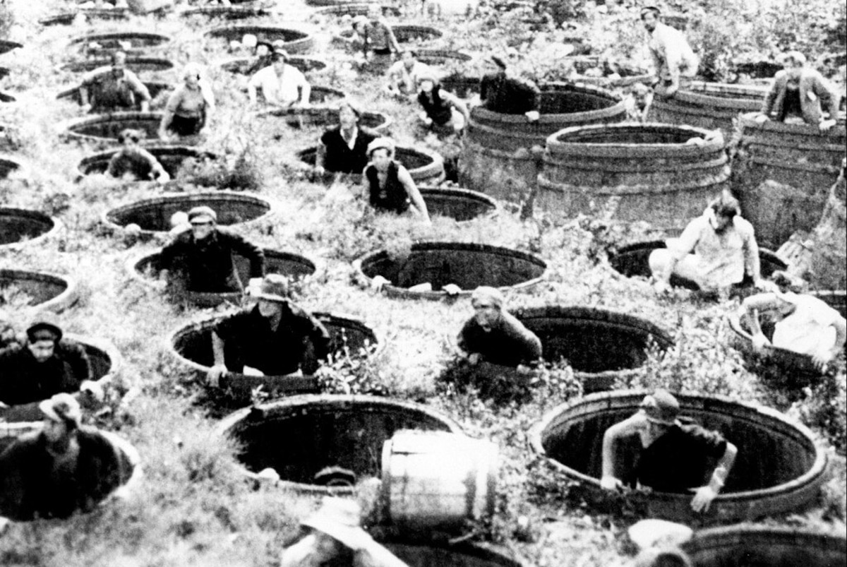 Strike (1925)